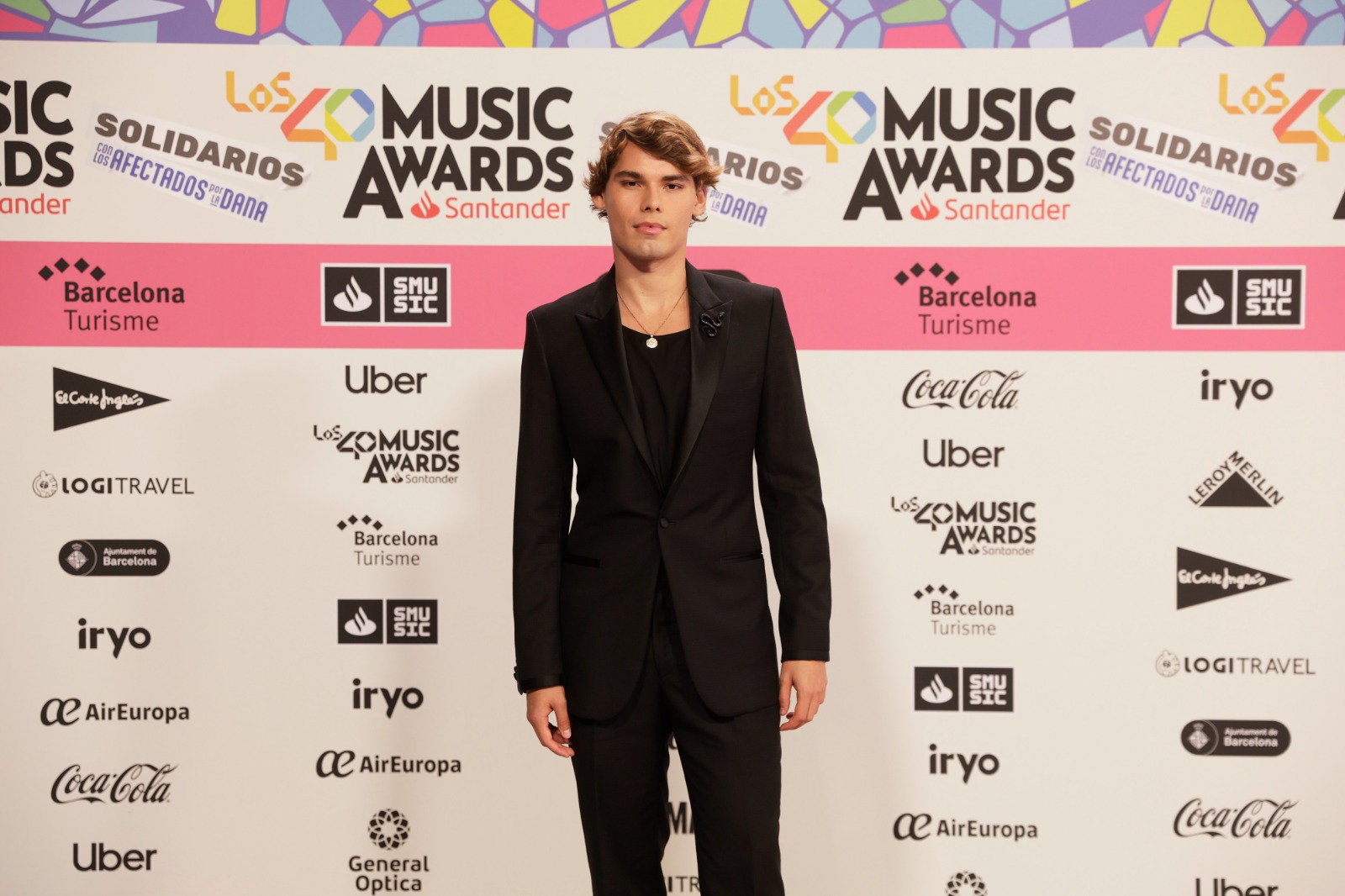 Pascal, el artista revelación peruano brilla en los 40 Music Awards de ...