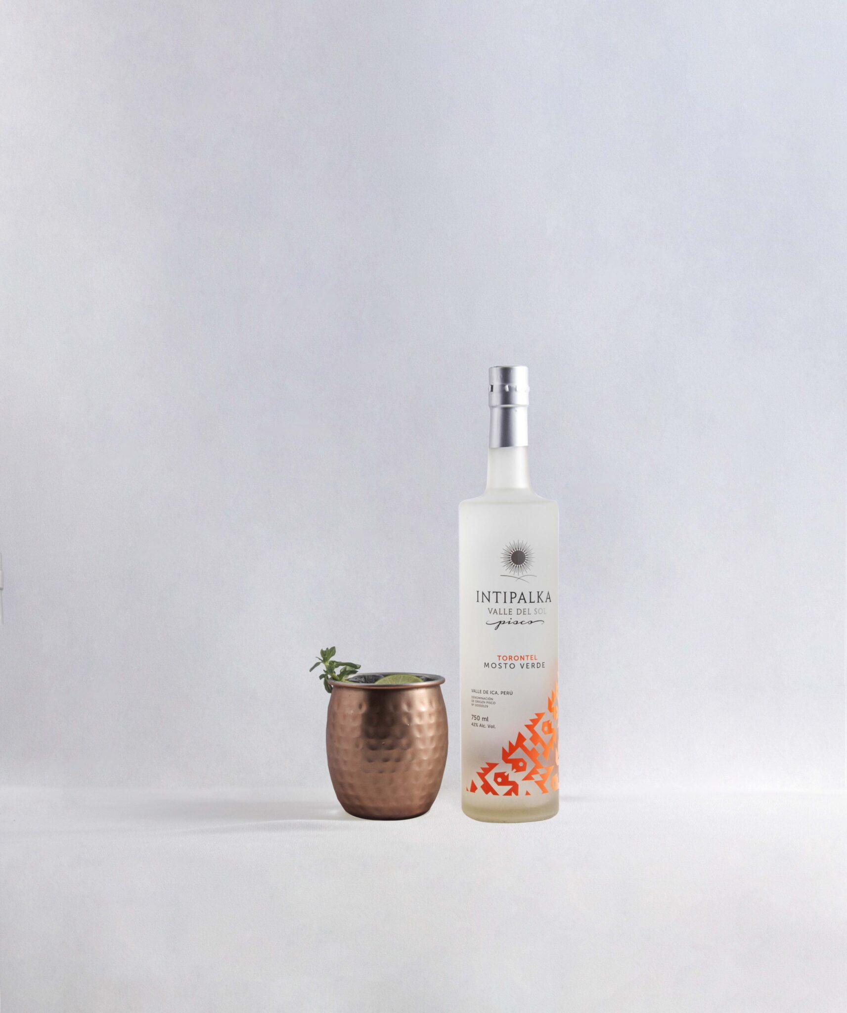 El pisco peruano alza la copa: Intipalka y Queirolo brillan en Fiestas ...